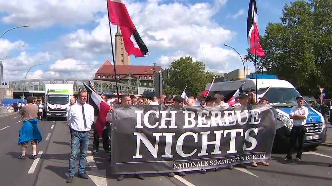 Police separate neo-Nazis, opponents at Berlin protest