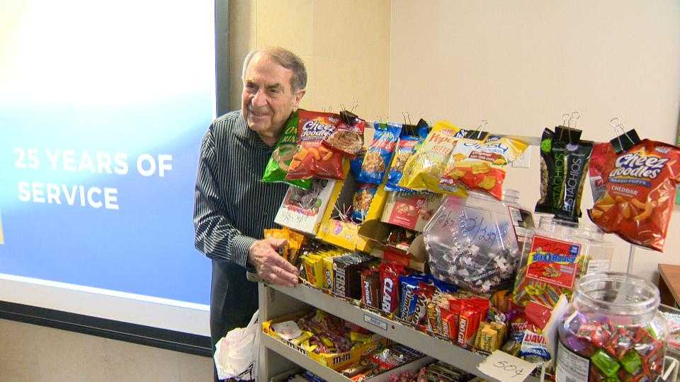 'Candyman' retires after making difference at Baltimore hospital