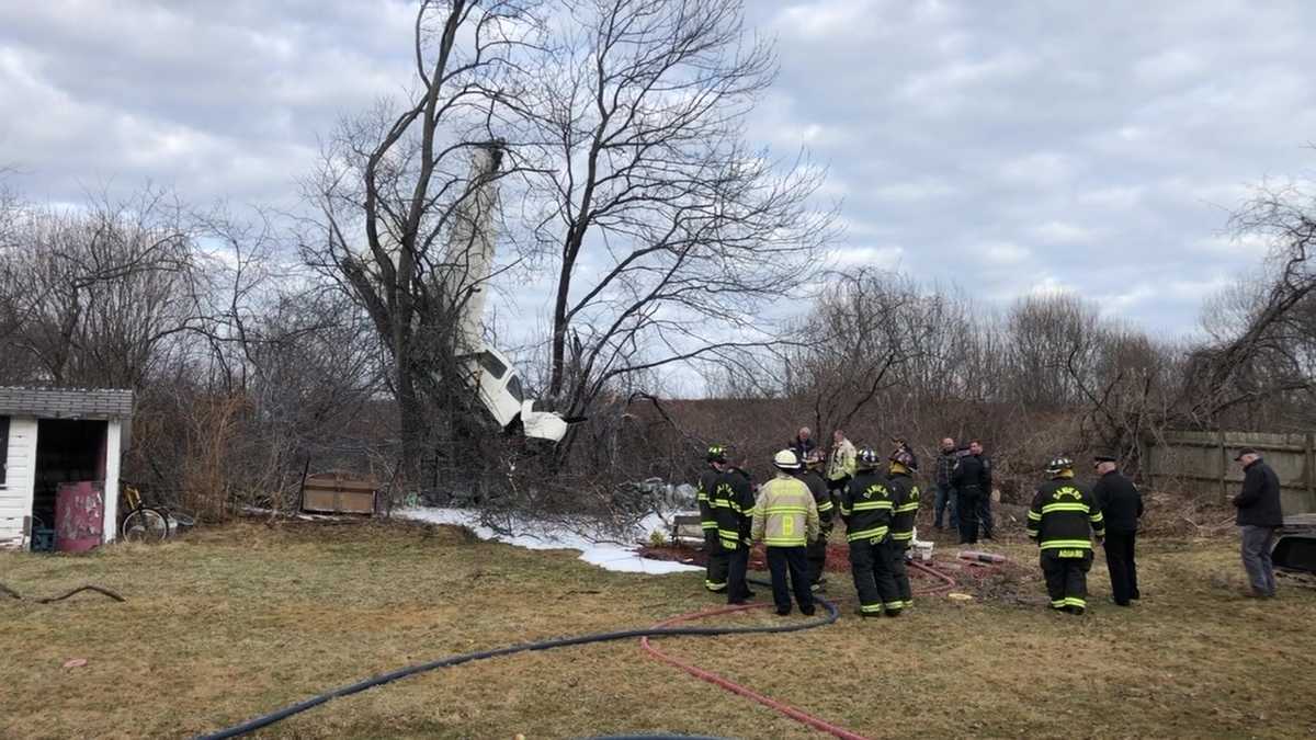 Small plane flown by student pilot crashes into trees