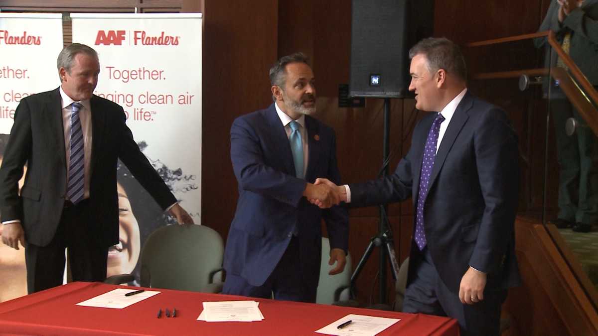 Gov. Bevin signs proclamation supporting global investment in Kentucky