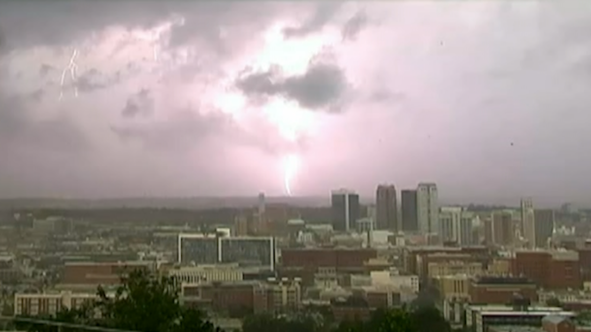 Latest updates on power outages in central Alabama