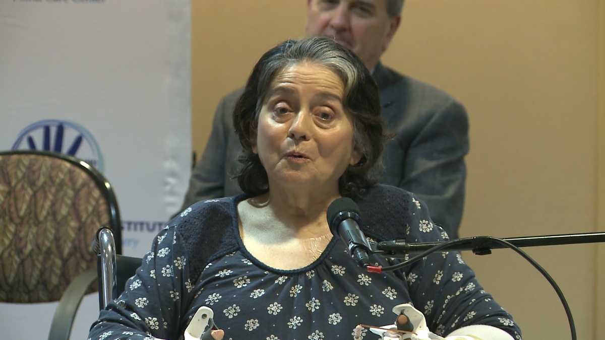 Woman makes history with hand transplant