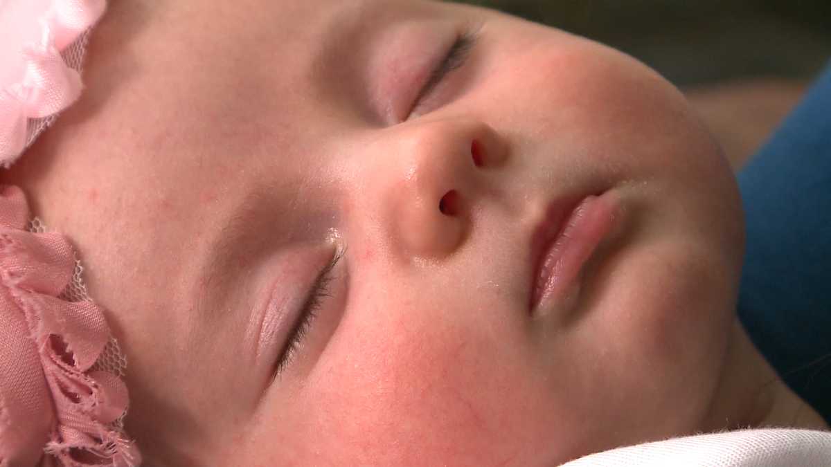 Heartwarming baby announcement goes viral