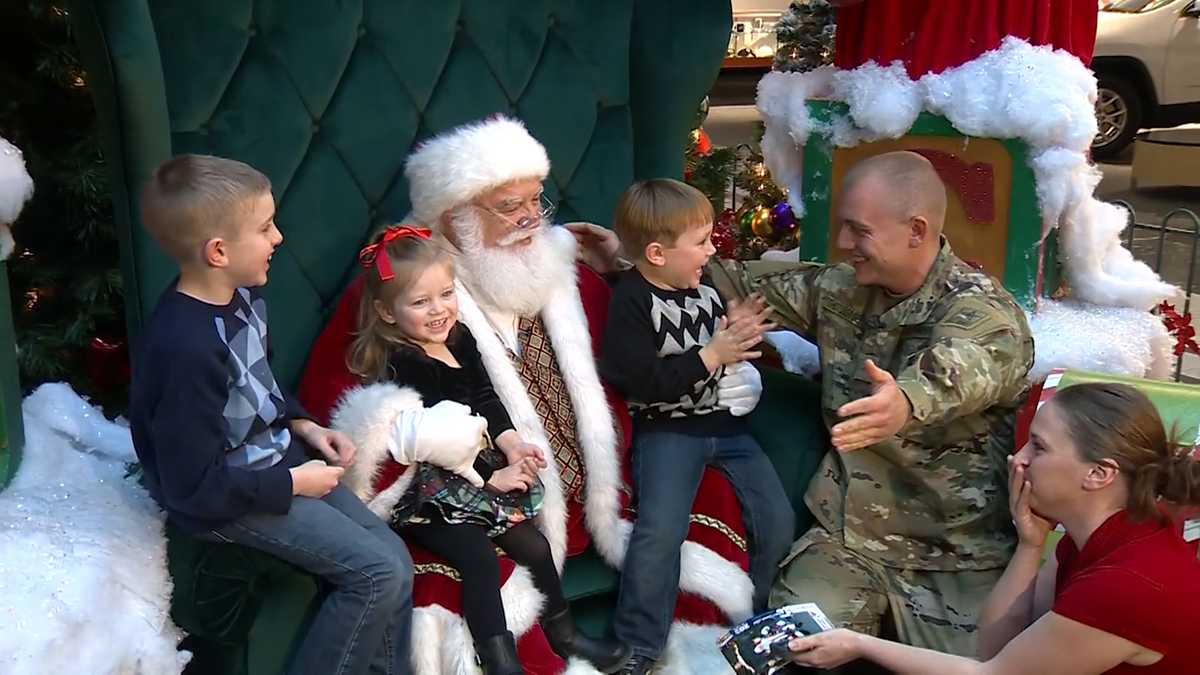 'You came home!' Soldier surprises family during photo with Santa