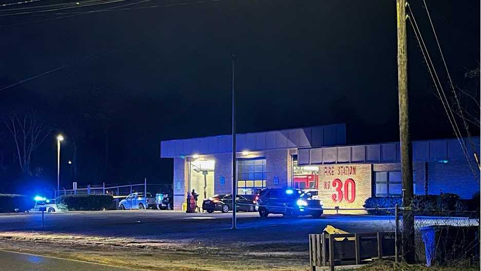 One dead after shooting victims crash into Alabama fire station