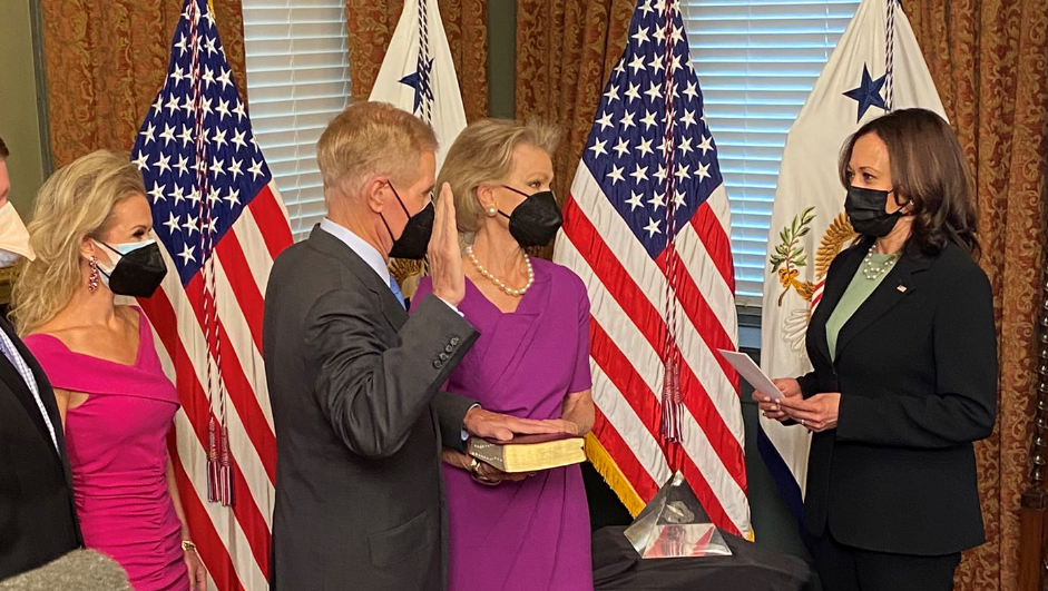 Former Florida Sen. Bill Nelson sworn in as NASA Administrator