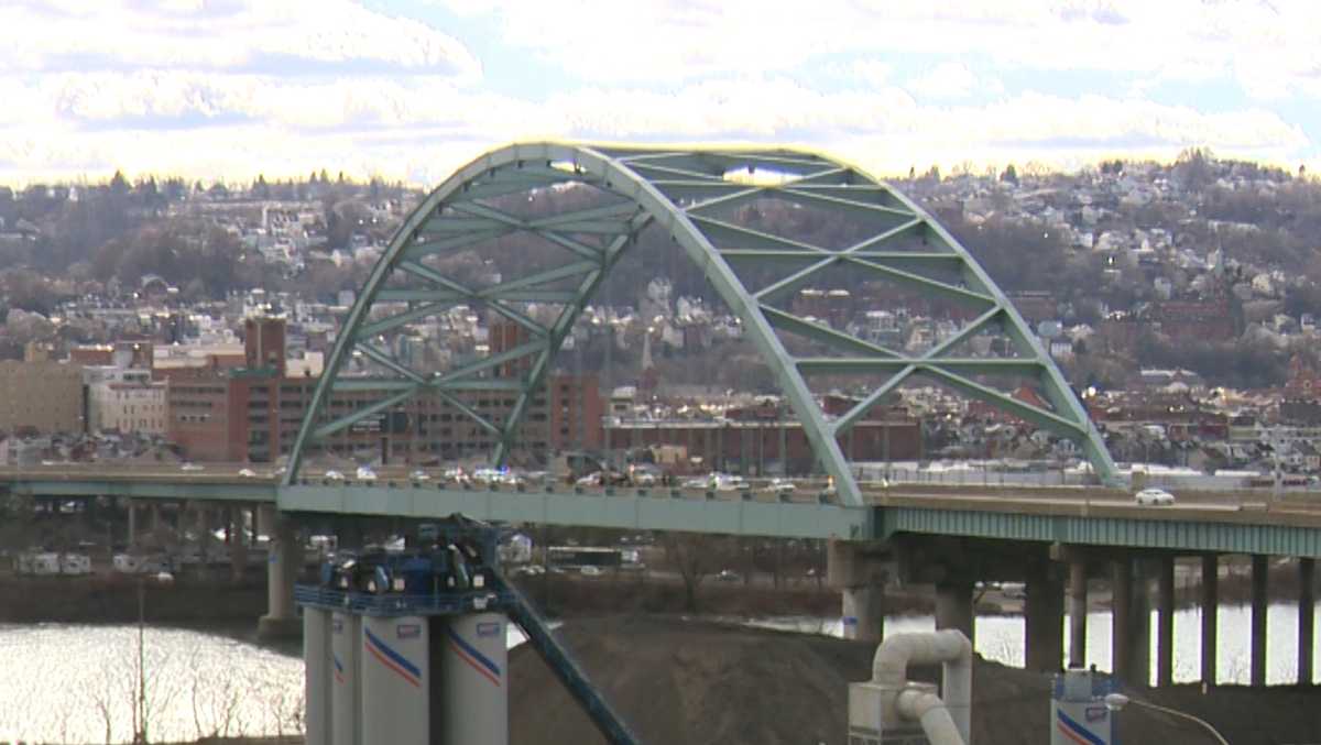 Birmingham Bridge traffic crossover in Pittsburgh