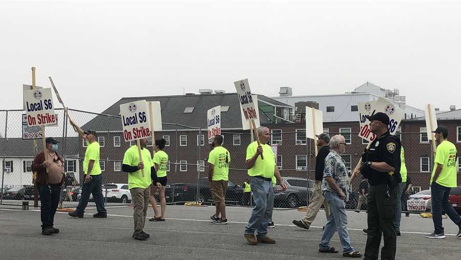 Bath Iron Works hiring temporary workers amid strike; mediation next week