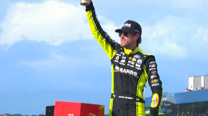 Blaney takes lead on final restart, holds on to win Michigan