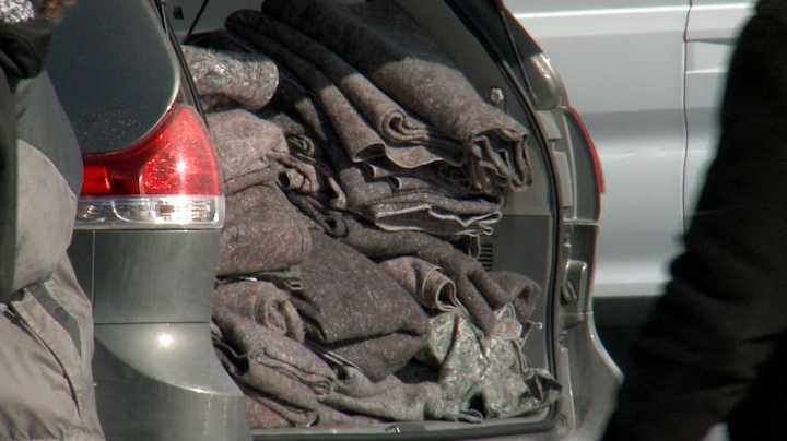 'Blanket Louisville' donates thousands of blankets to area homeless ...