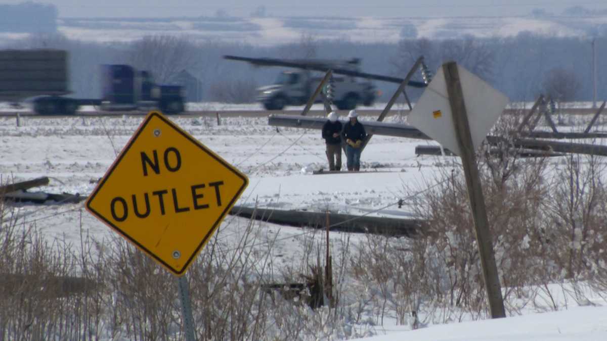 Iowa counties open warming centers during power outages