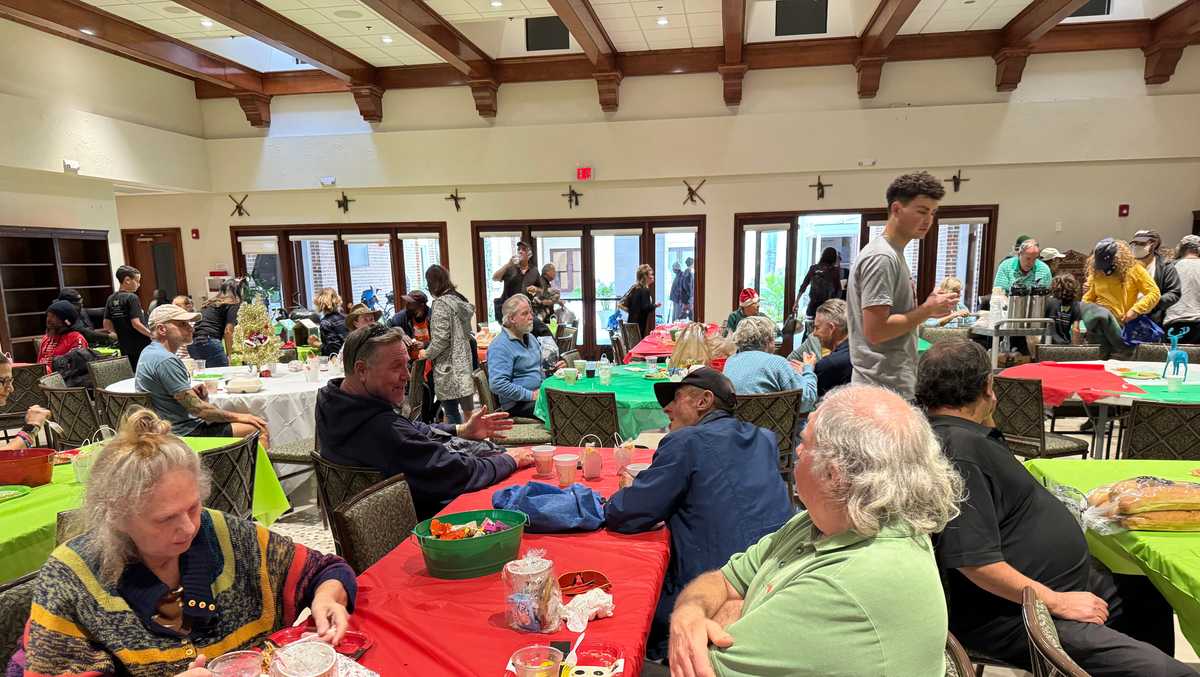 Florida Synagogue hosts Christmas celebration for entire community