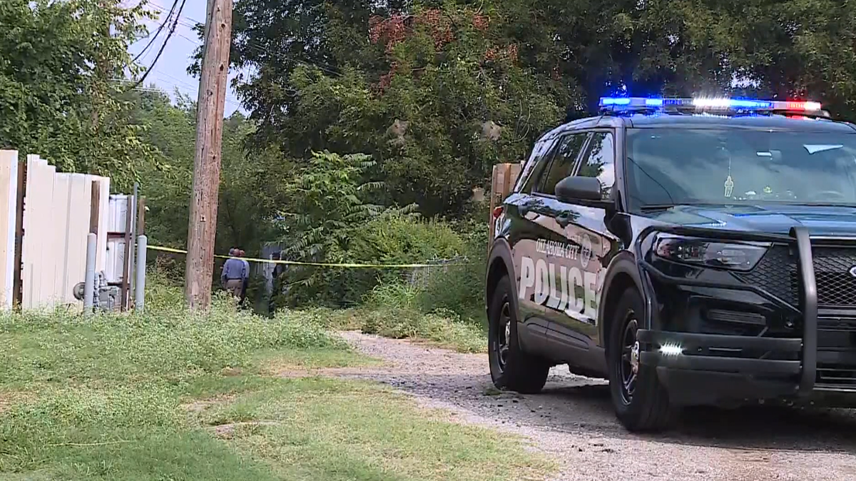 OKC police investigate homicide after body found in alleyway