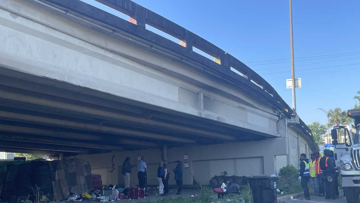New Orleans cleaning crews find dead body