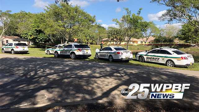 Body found floating in water in West Palm Beach