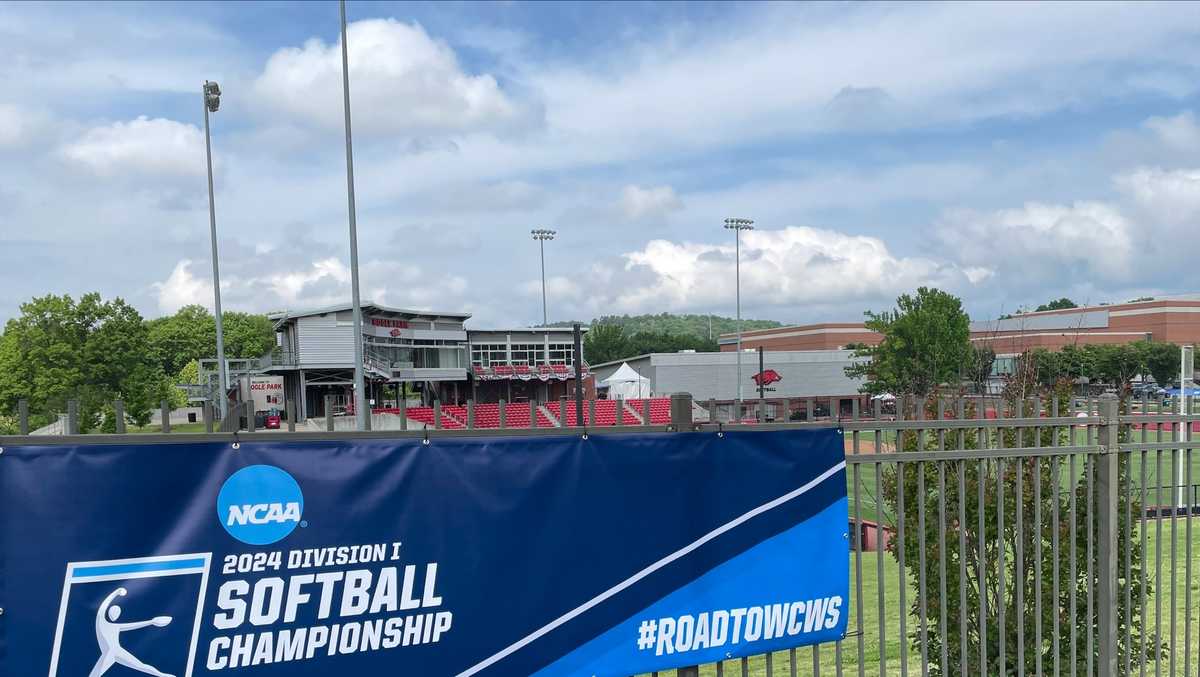 Razorbacks Softball move on in NCAA Regional Tournament opener