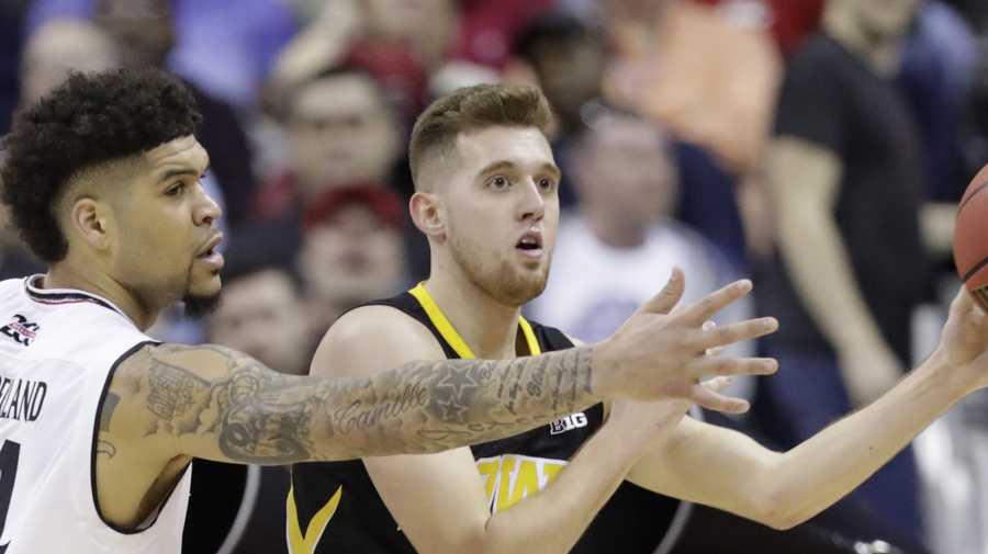 Hawkeyes crush SIUE in opener