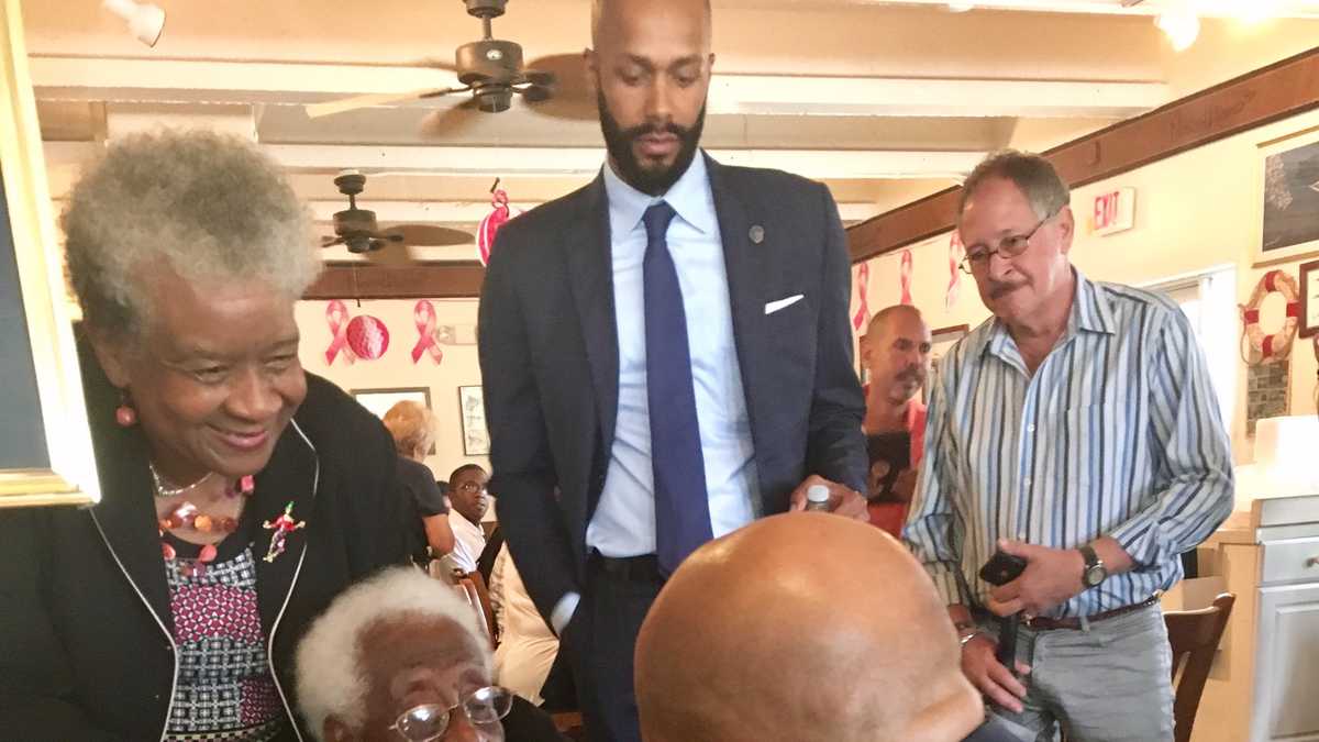 Sen. Cory Booker visits West Palm Beach