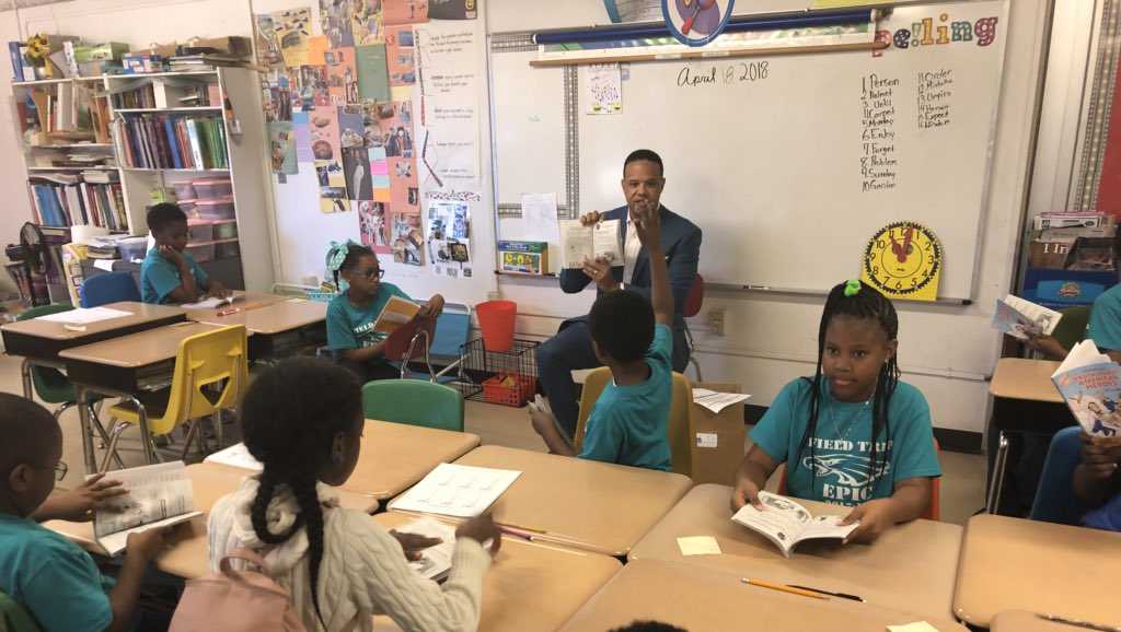 WVTM 13 anchors read to students for Birmingham Reads Day