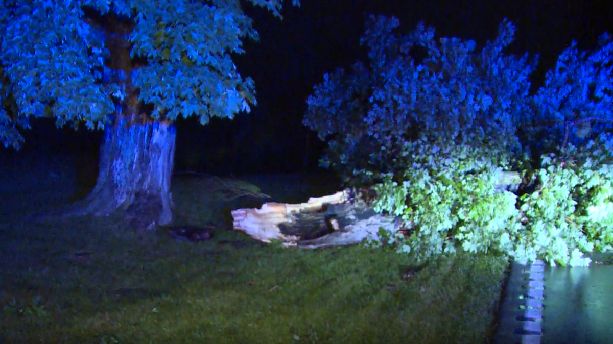 NWS: Tornado confirmed with winds up to 90 mph in northern Boone County