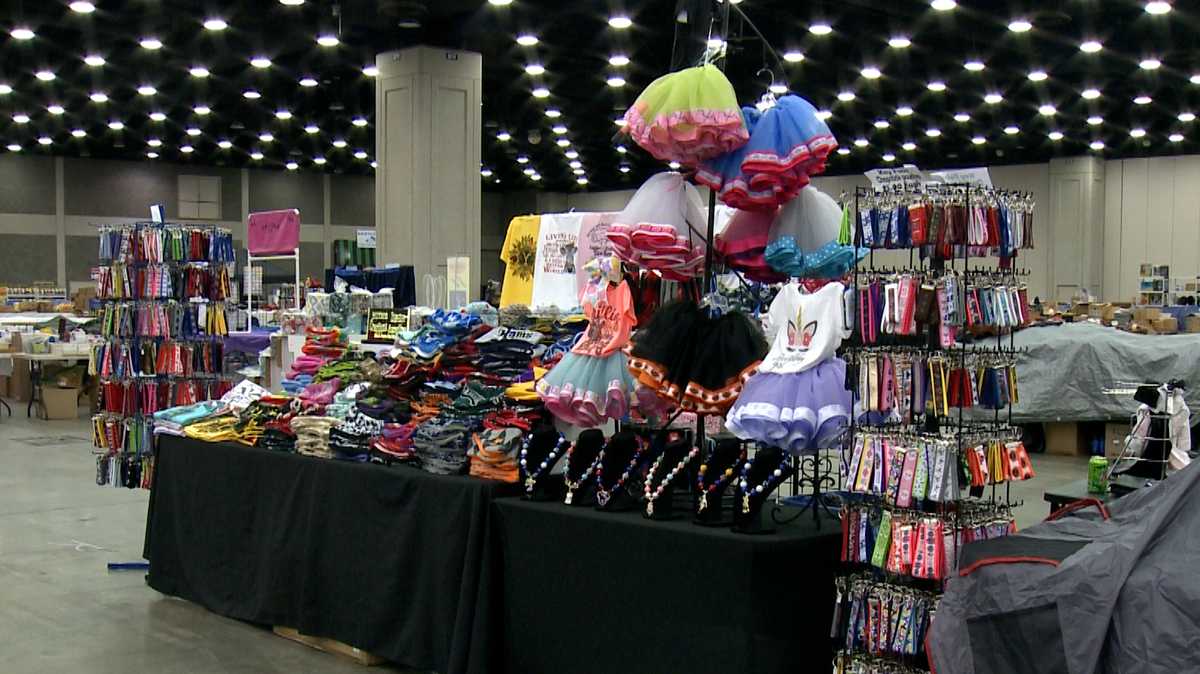 PREVIEW: Hundreds of booths set up for Kentucky Flea Market's Spring Fling