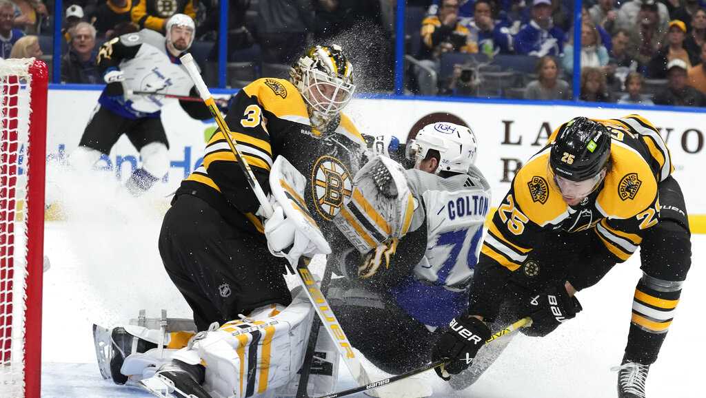 Lightning defeat NHL-best Bruins for 11th straight victory at home