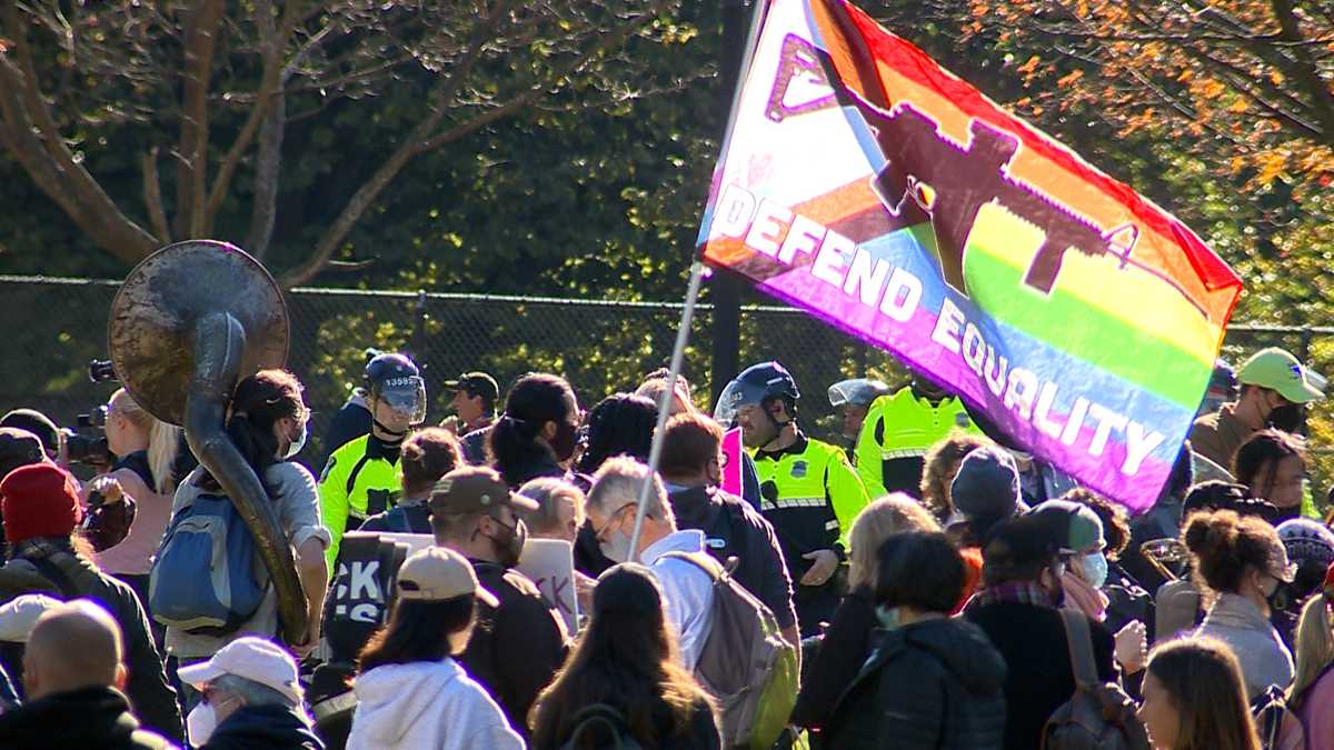 COVID mandate protesters, counter demonstrators clash in Boston