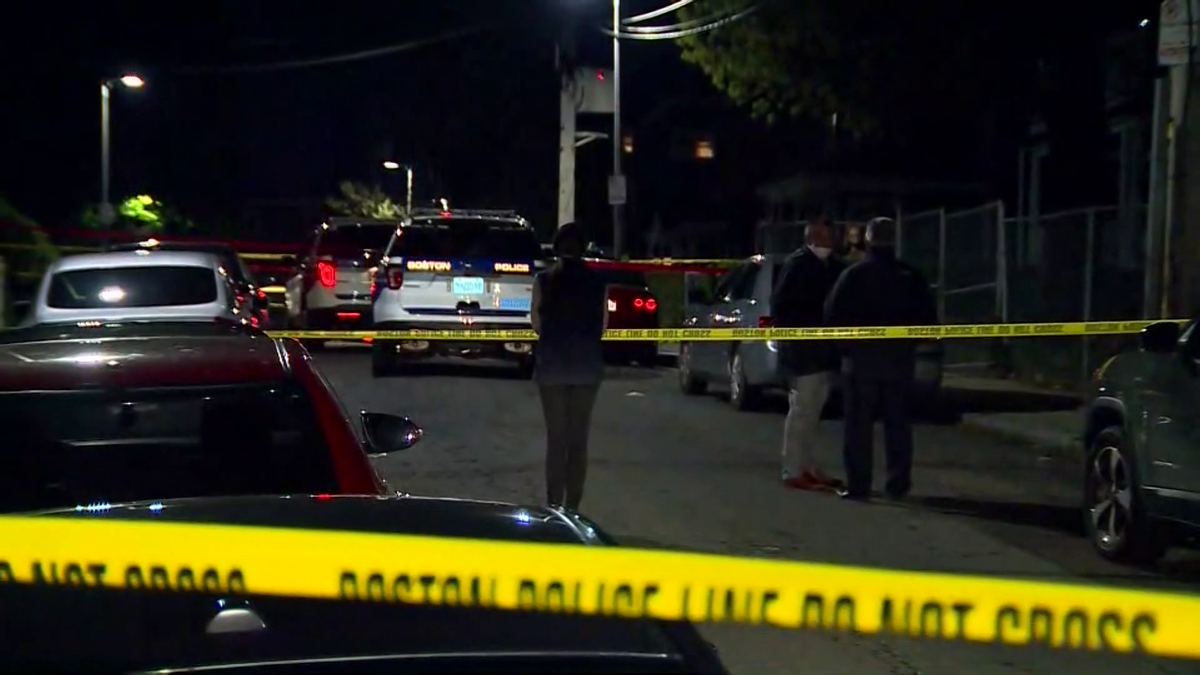 Man dies in Boston shooting; police working to identify suspect