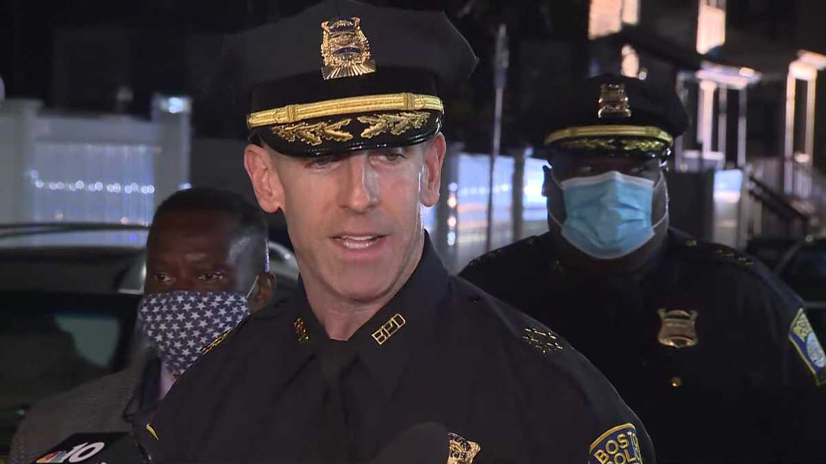 Police: 3 Boston officers shot following standoff with suspect