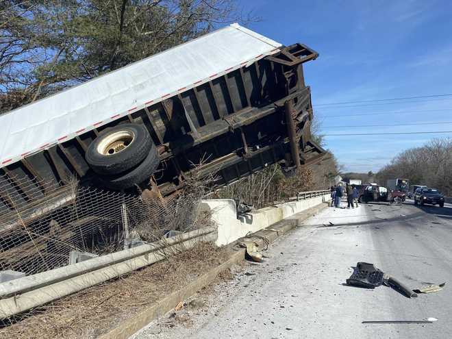 Heavy delays, lanes closed after box truck crashes along I-495