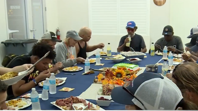 Florida soup kitchen donates Thanksgiving meals to families in need