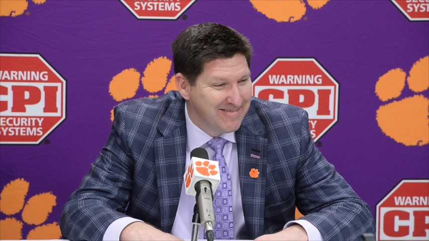 Clemson's men's head basketball coach agrees to new contract