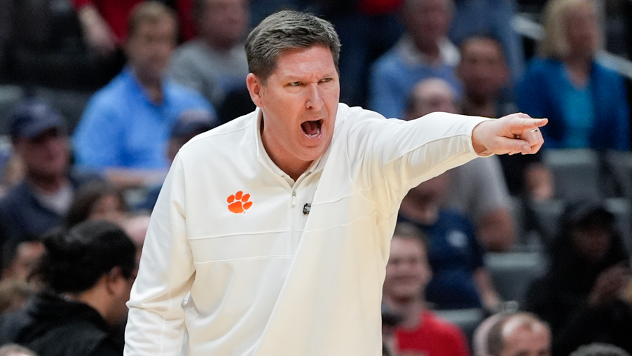 No. 6 Clemson upsets No. 2 Arizona 77-72 to advance to program's second-ever Elite 8