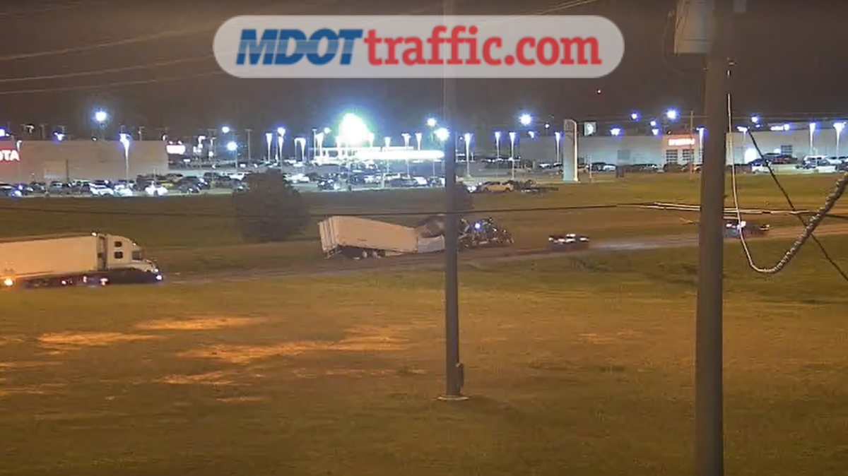 All lanes blocked on I-20 eastbound following 18-wheeler wreck in Brandon