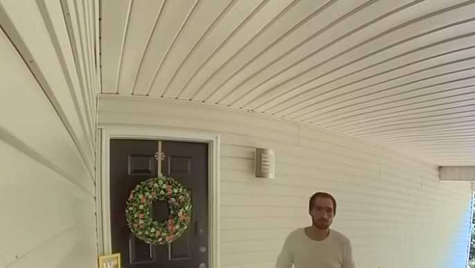Video captures man trying to break into apartment, police say