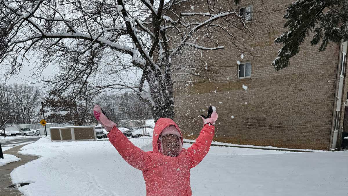 See Baltimore's first snow in 716 days in photos