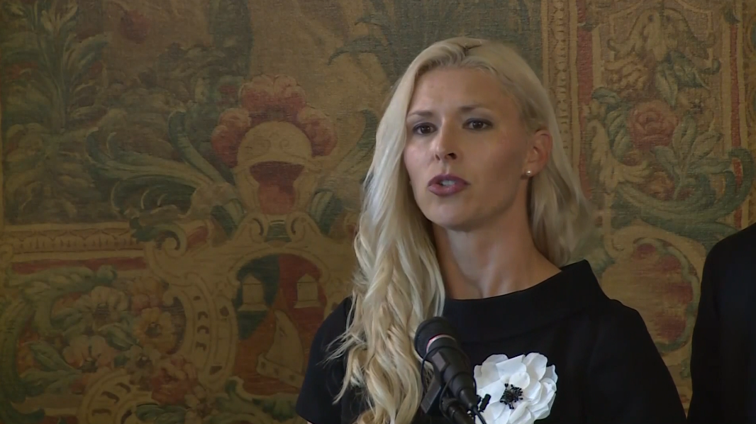 First lady takes to social media to stand by Gov. Beshear's leadership ...