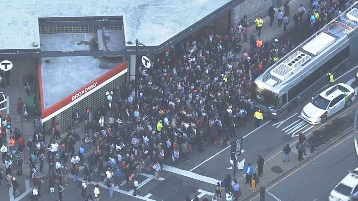 300 feet of third rail damaged after Red Line derailment