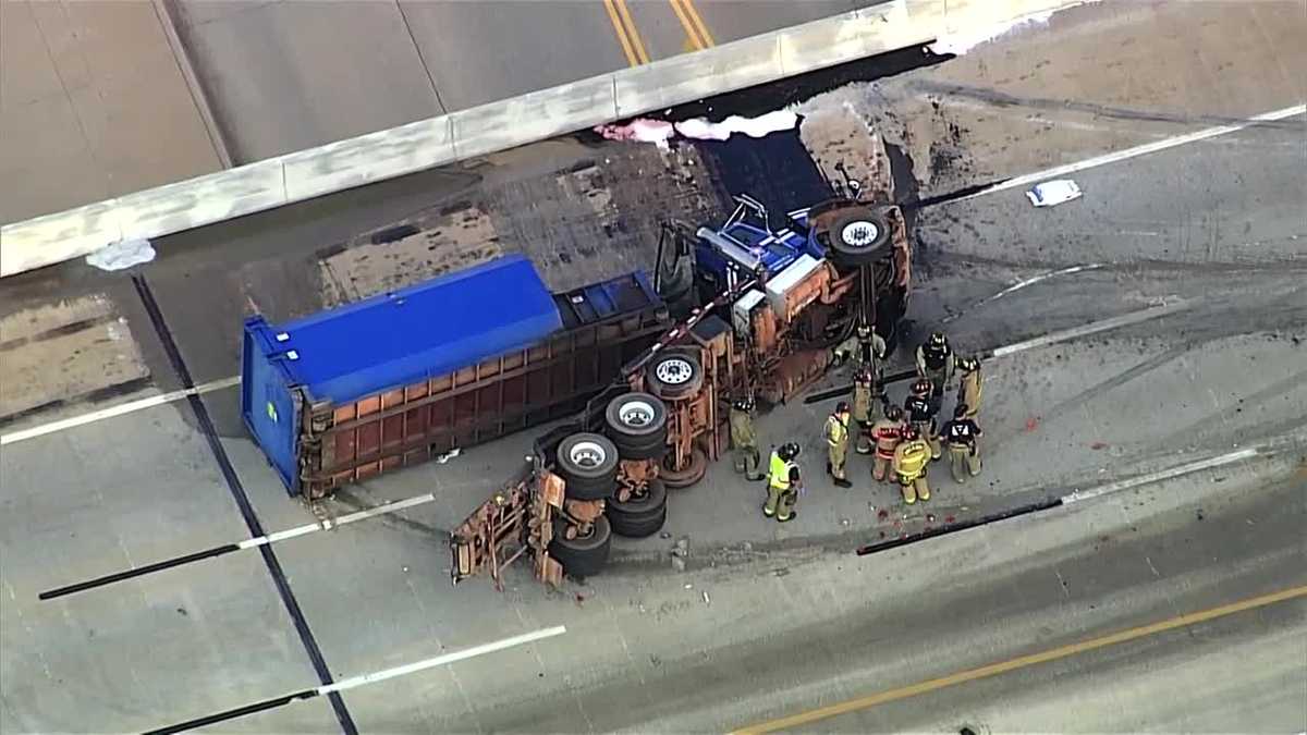 Crash causes traffic on Broadway Extension in Oklahoma City