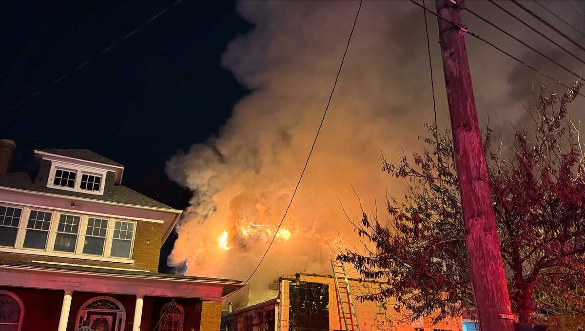 California neighborhood vacant building fire takes hour to put out