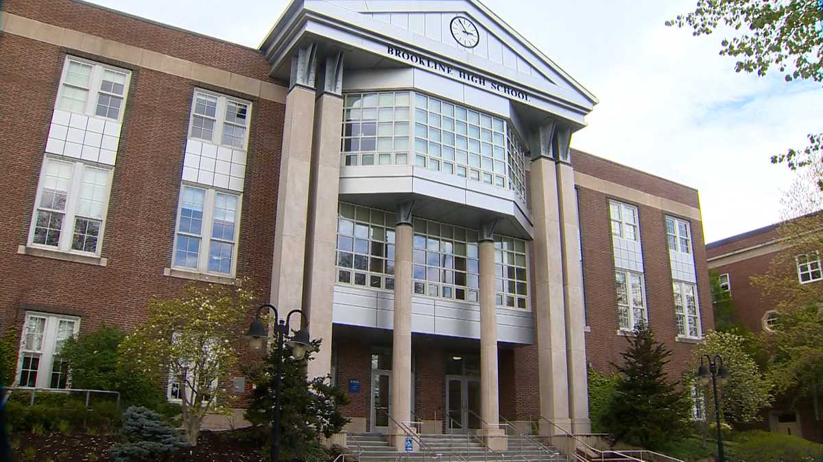 Brookline police: Student brought BB gun to school, made threats