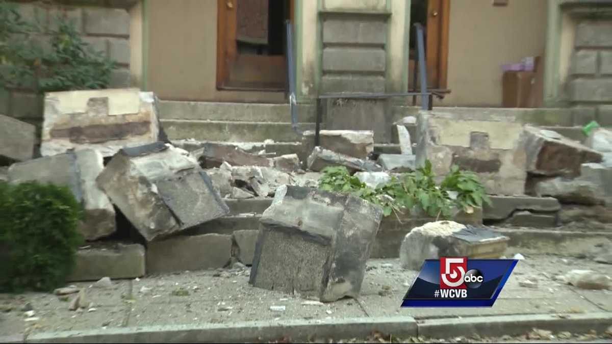 Brookline building facade crumbles to the ground