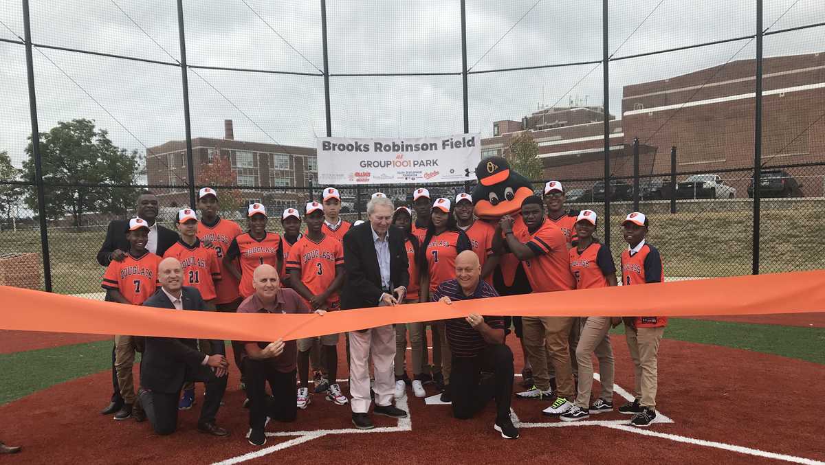 Cal Ripken Sr. Foundation unveils Brooks Robinson Field