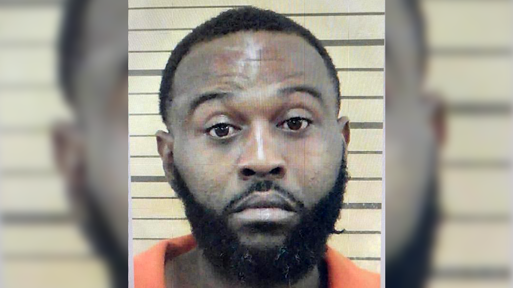 Georgia deputies searching for murder suspect on the run