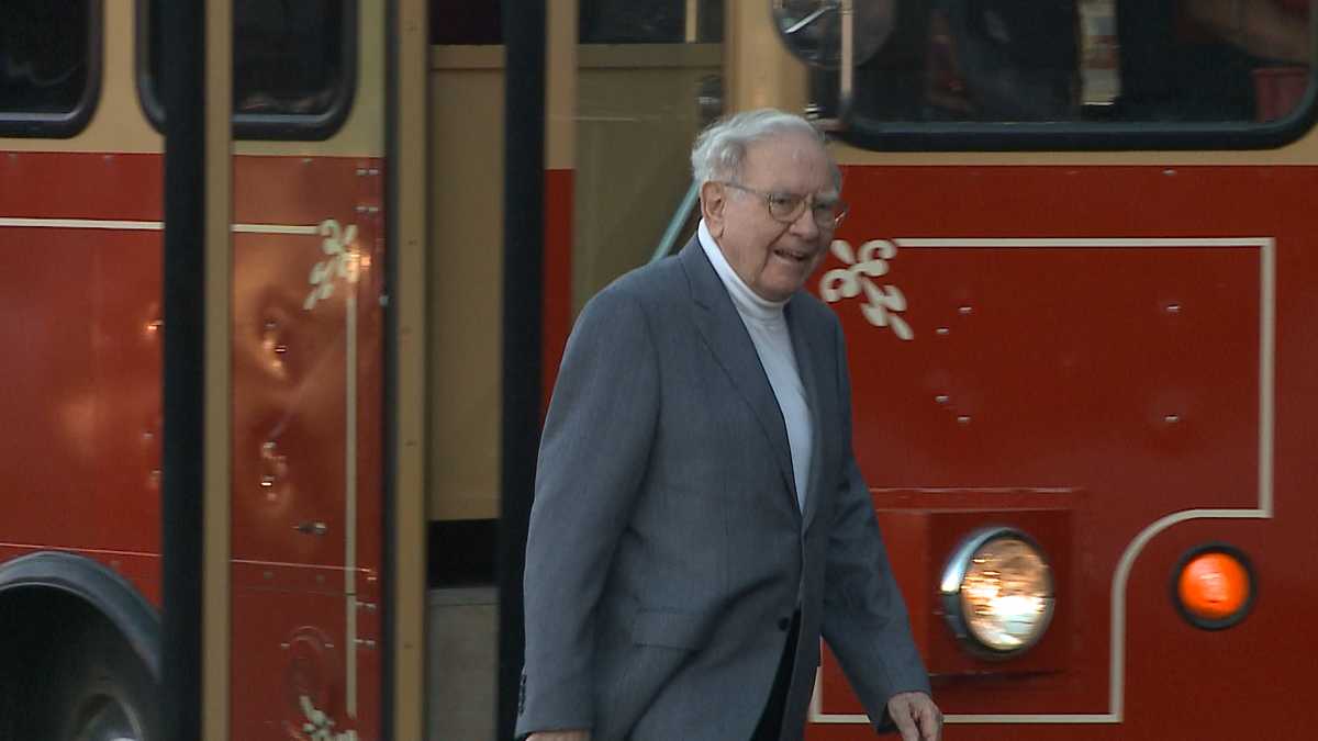 Warren Buffett, 'Drive 2 Vote' campaign get people to polls