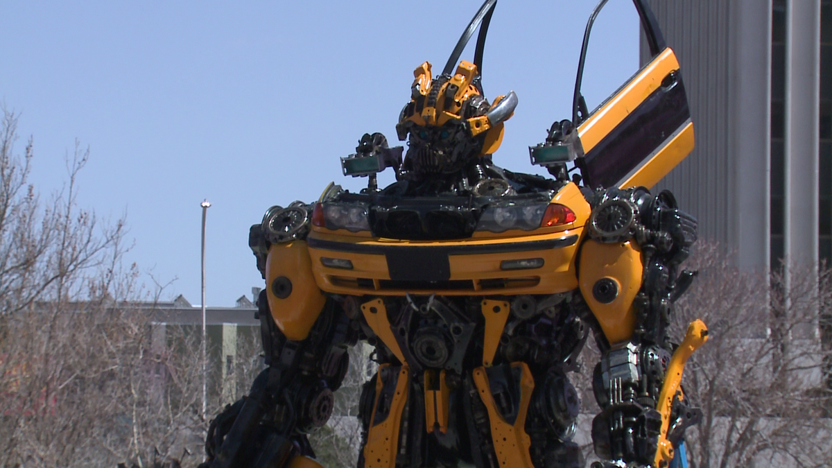 Bumblebee statue placed in downtown Albuquerque