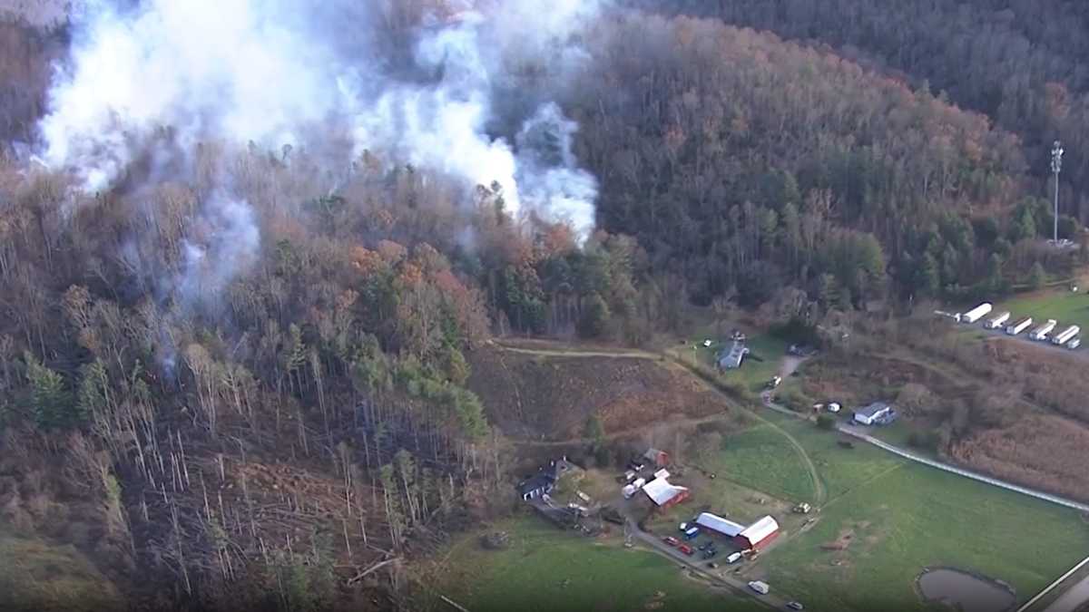 NC: Crews battle reignited wildfire in Buncombe County