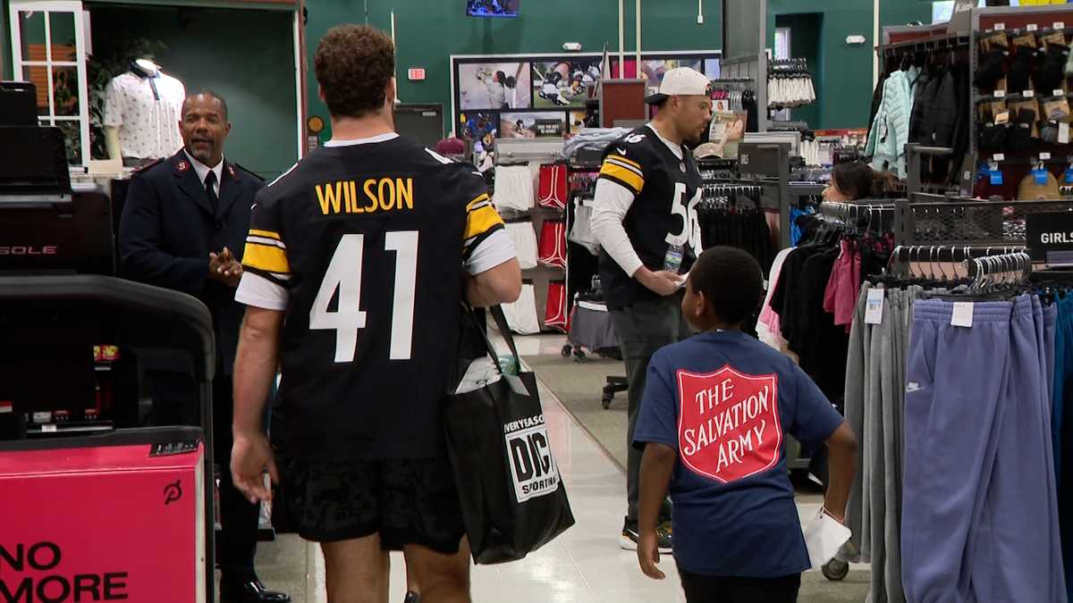 Steelers shop with kids at Dick's Sporting Goods for Project Bundle-Up