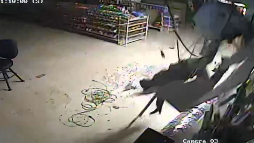 Georgia: Surveillance video shows burglar falling through ceiling