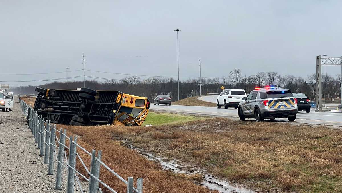 JCPS school bus overturned in I-265 median, no kids on board
